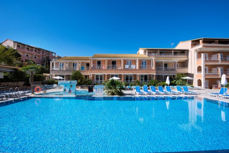 Kavos Plaza